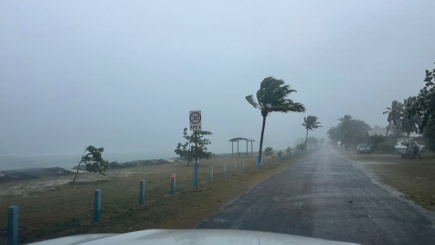Tropical Cyclone Grant approaches Cocos (Keeling) Islands as severe ...