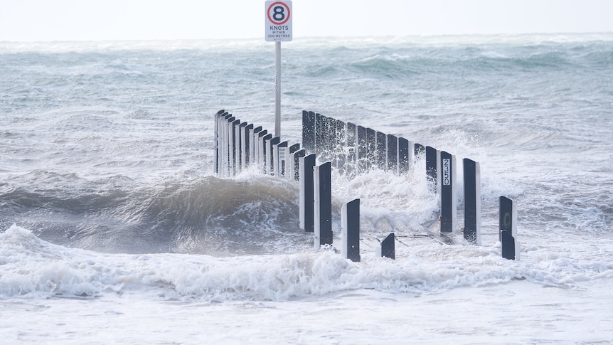 WA storm leaves thousands without power as wild weekend weather continues